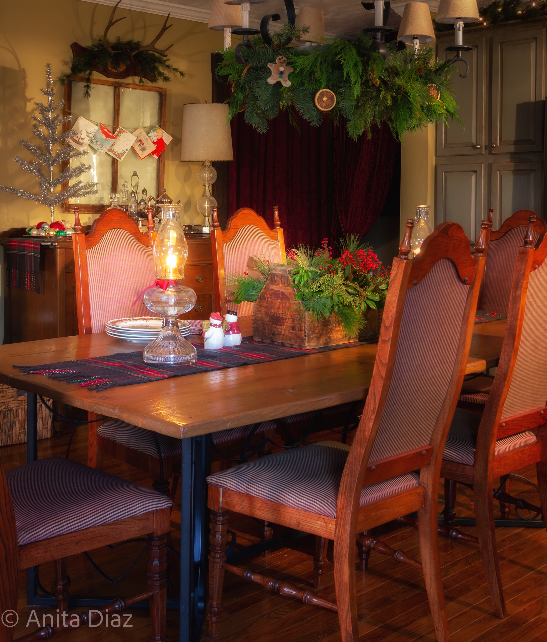 Merry Christmas cottage kitchen and dining - Whispering Pines Homestead