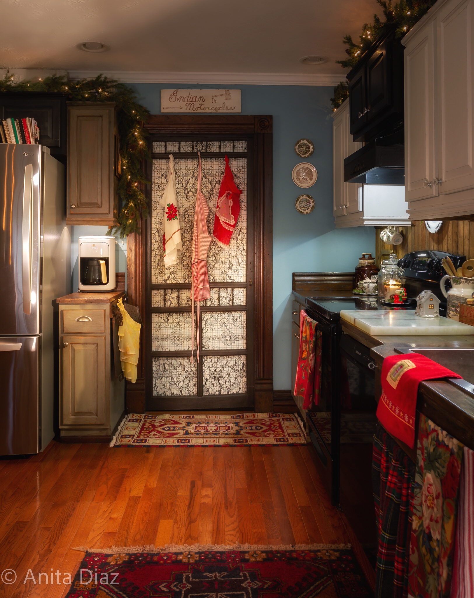 Merry Christmas cottage kitchen and dining - Whispering Pines Homestead