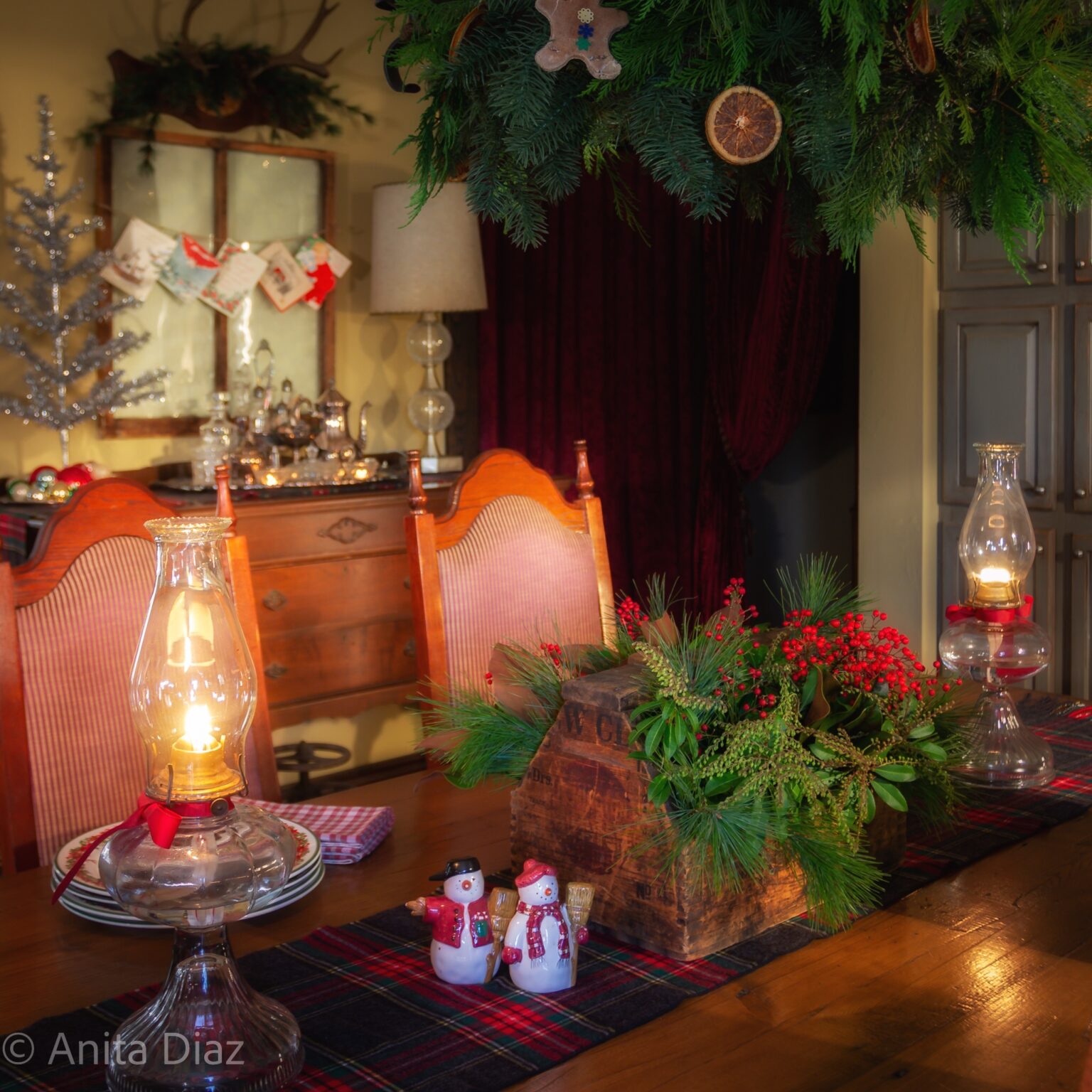 Merry Christmas cottage kitchen and dining - Whispering Pines Homestead