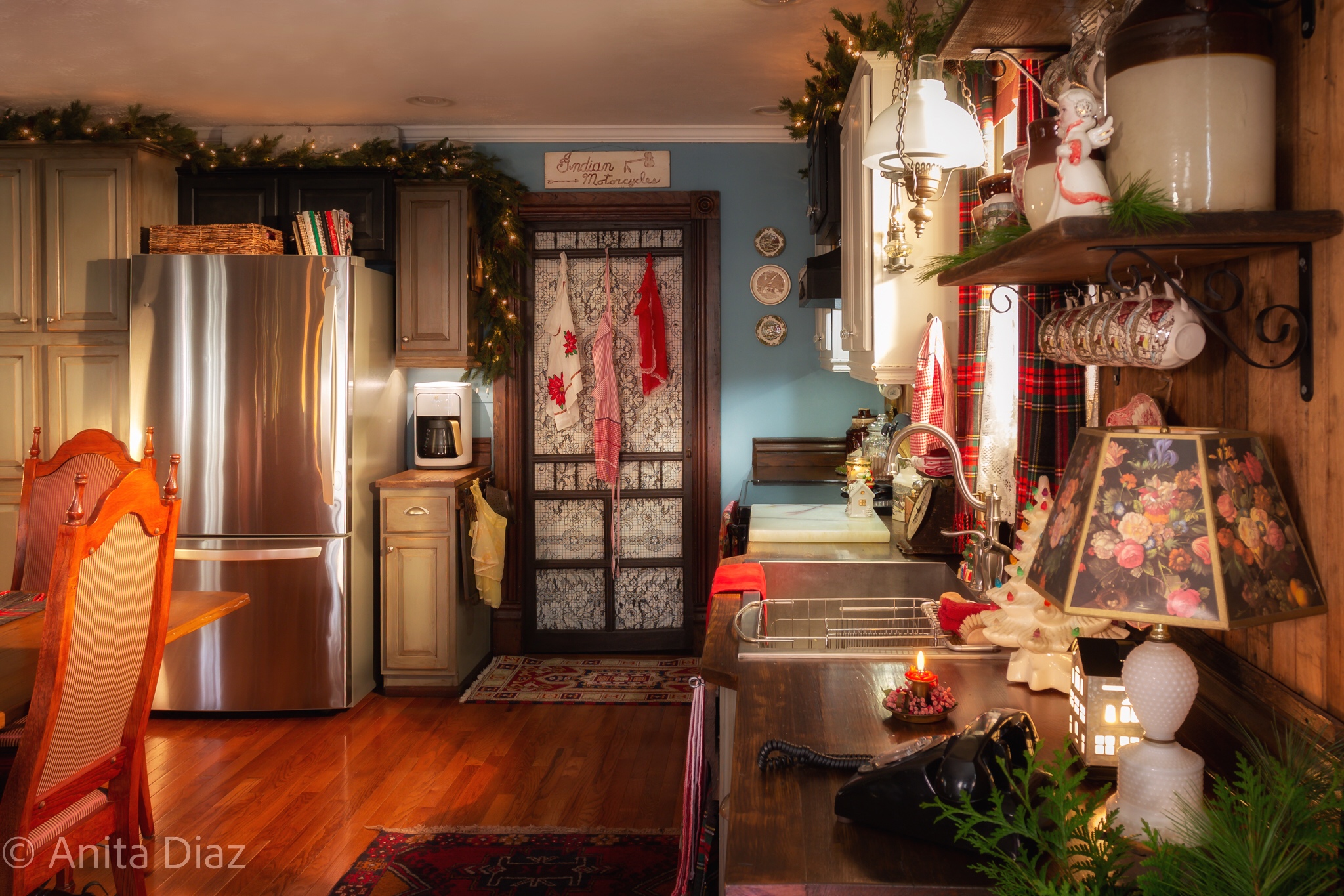 Merry Christmas cottage kitchen and dining - Whispering Pines Homestead