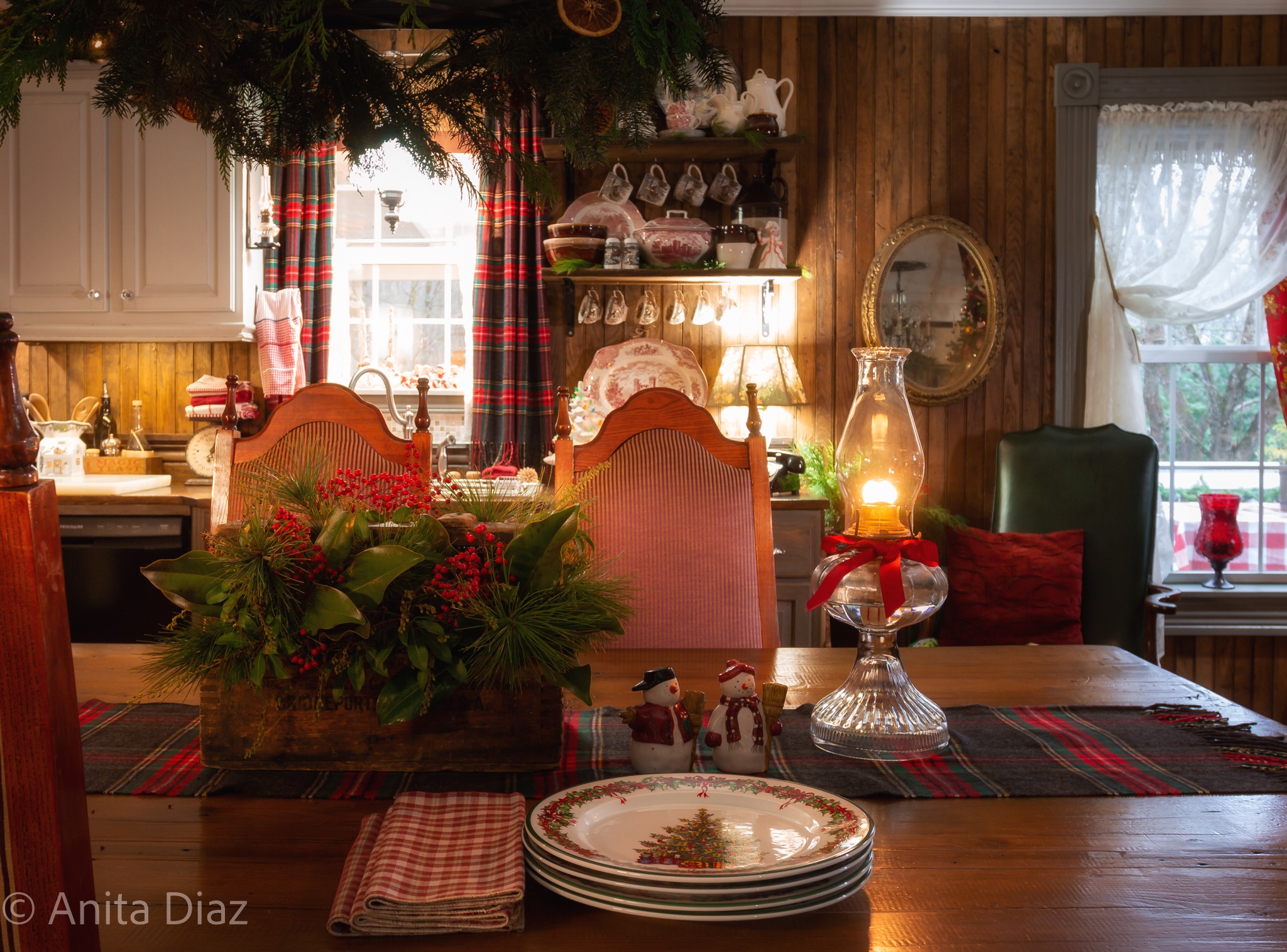 Merry Christmas cottage kitchen and dining - Whispering Pines Homestead