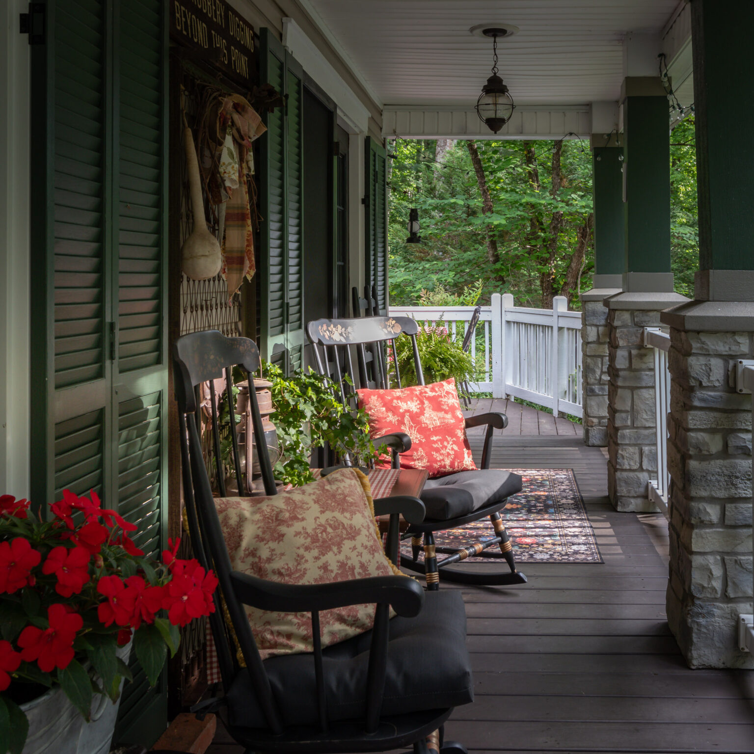 Summer Front Porch makeover - Whispering Pines Homestead